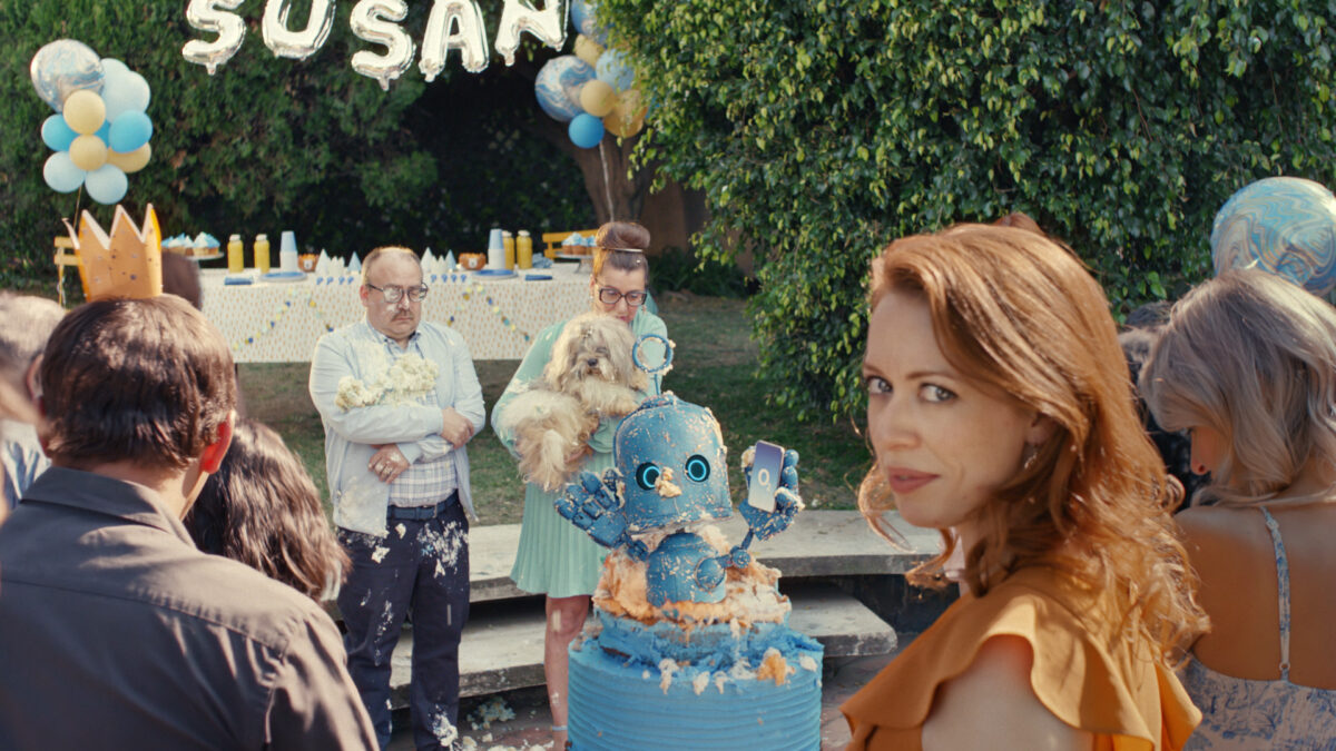 O2's blue robot causes utter mayhem in latest 'Switch Up' ad ...