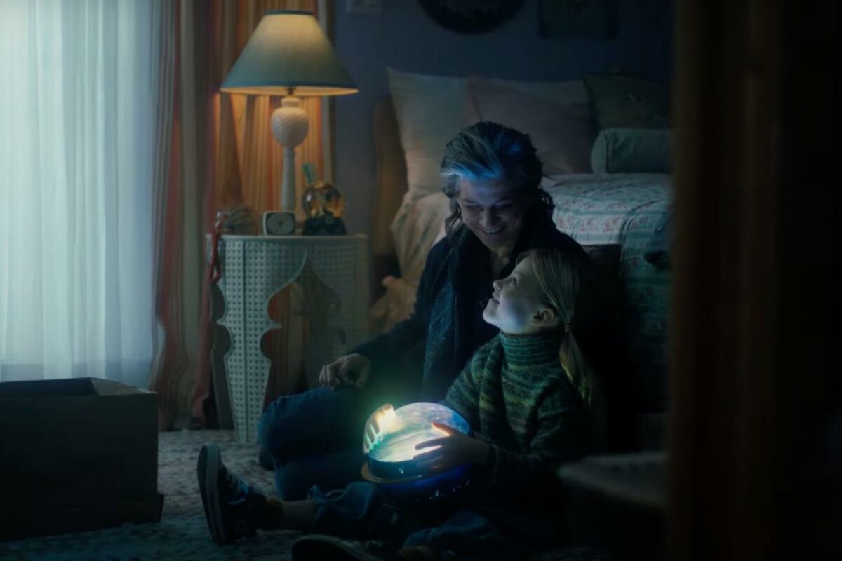 Ewan McGregor narrates heartwarming Expedia ad